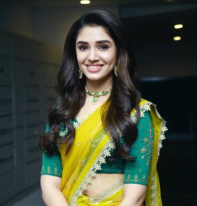 Krithi Shetty Wiki, Biography, Age, Husband, Family, Movies, Photos & More