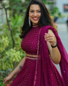 Singer Geetha Madhuri Age, Husband, Daughter, Songs List, Family ...