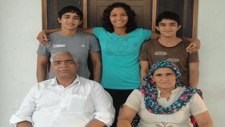 Vinesh Phogat (wrestler) Age, Height, Father, Family, Biography ...