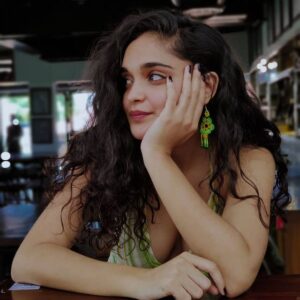 Kashish Khan Age, Height, Boyfriend, Family, Movies, Biography, Images ...