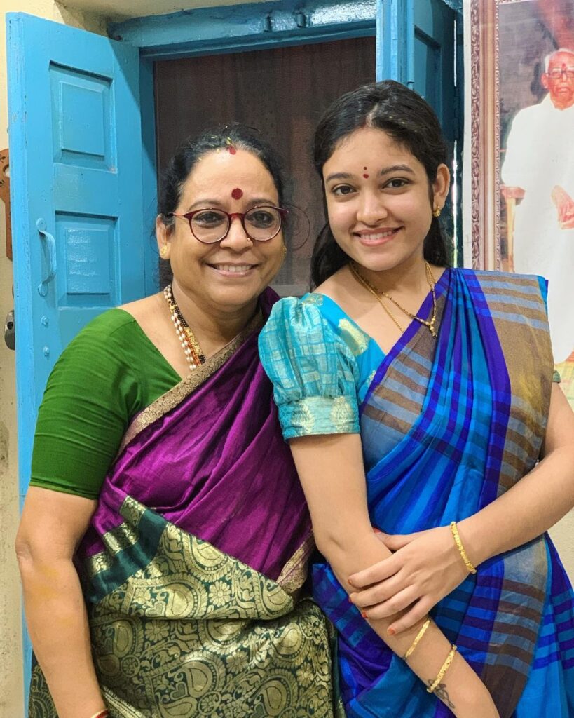 Singer Valli Gayathri Madhira (Sa Re Ga Ma Pa 2022) Age, Family, Songs ...