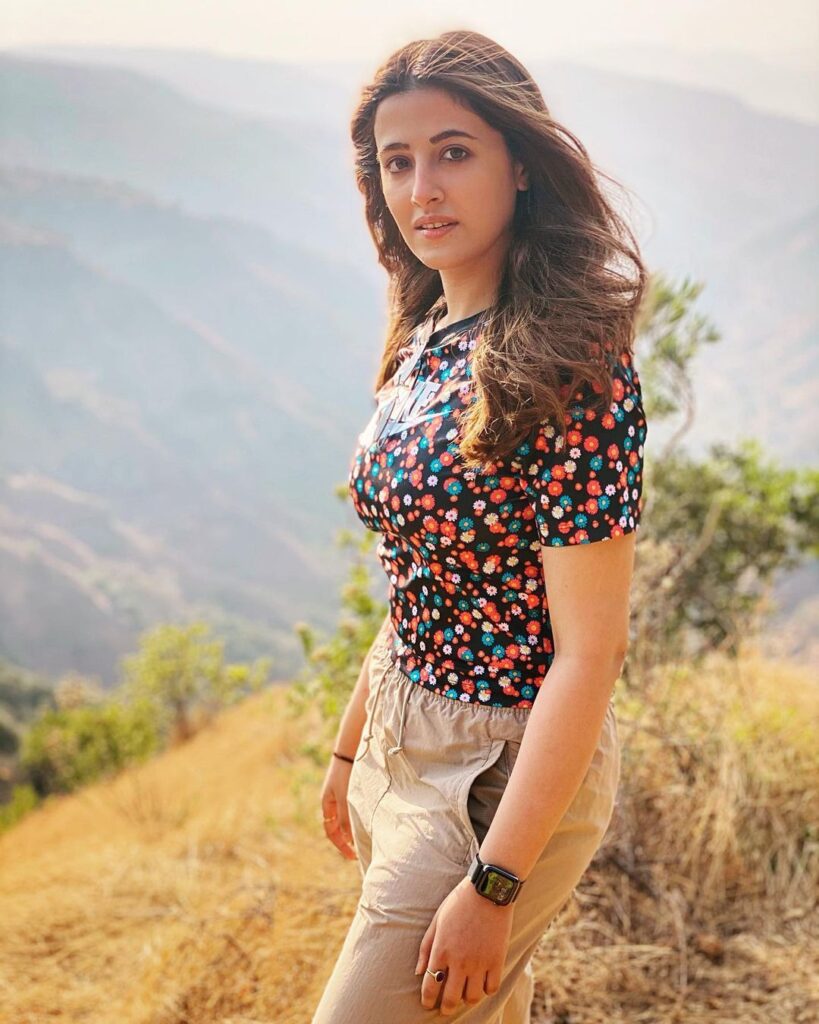 Nupur Sanon Age, Height, Family, Movies, Songs, Biography & More