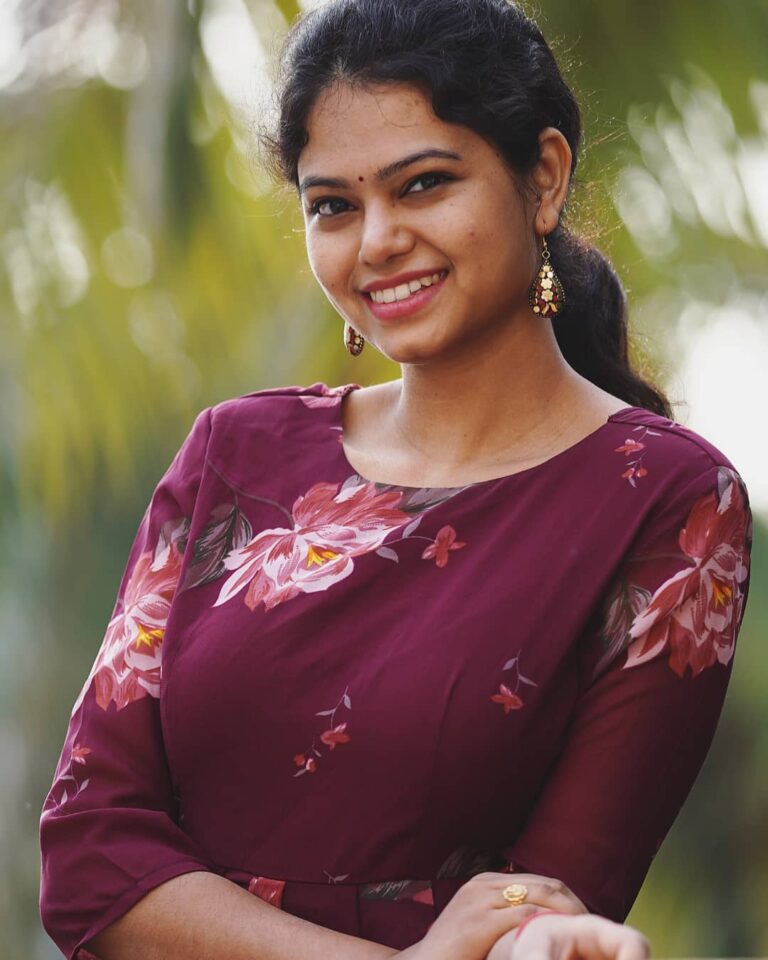 Singer Ramya Behara Age, Husband, Parents, Family, Songs List ...