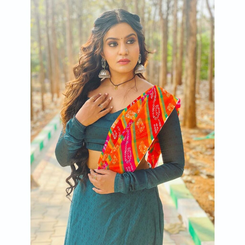 Namratha Gowda Age, Height, Husband, Family, Serials List, Biography & More