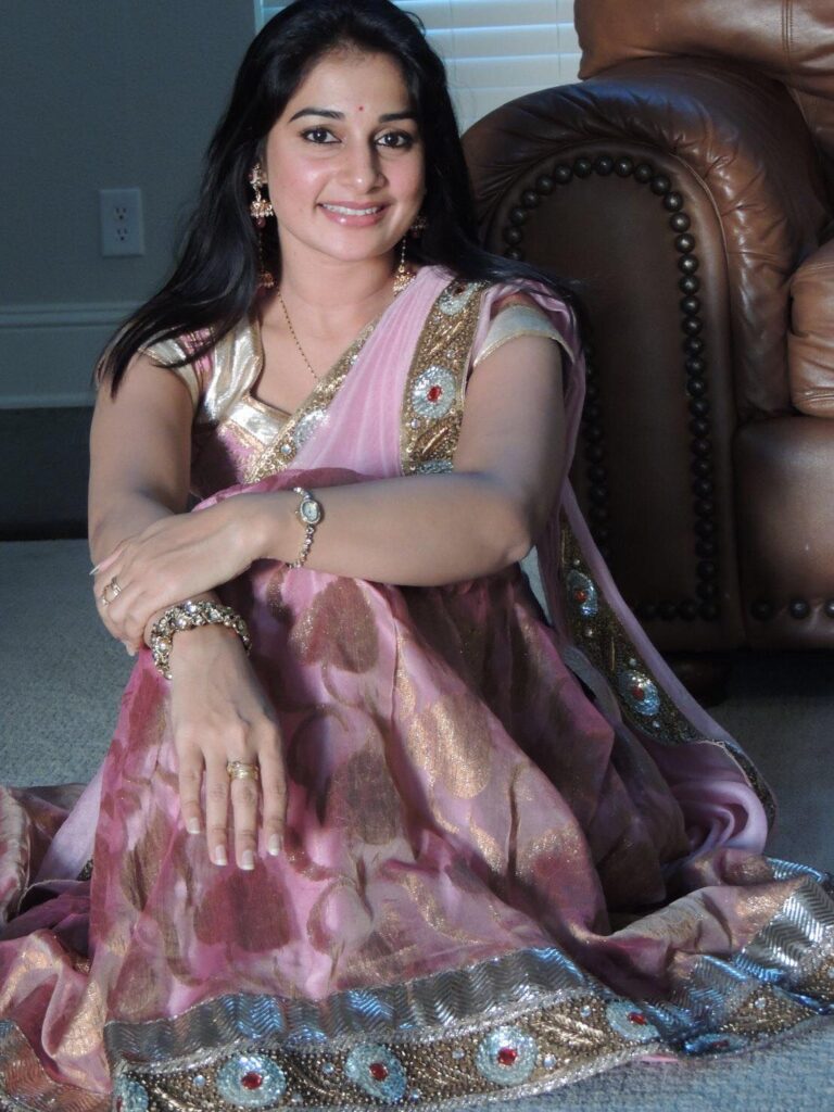 Pinky Sudeepa (Bigg Boss Telugu 6) Age, Family, Images, Biography, Wiki ...