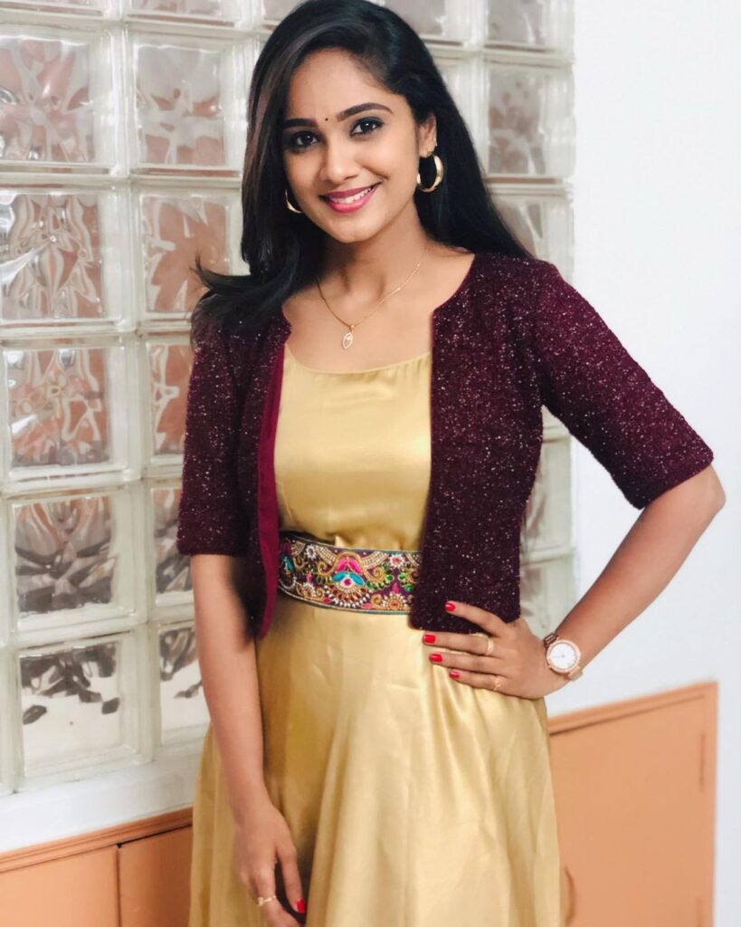 Tejaswini Gowda Biography, Age, Husband, Family, Serials List, Photos ...
