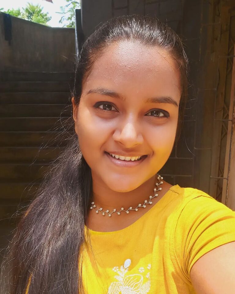 Singer Sanchari Sengupta (Indian Idol 13) Age, Mother, Family ...