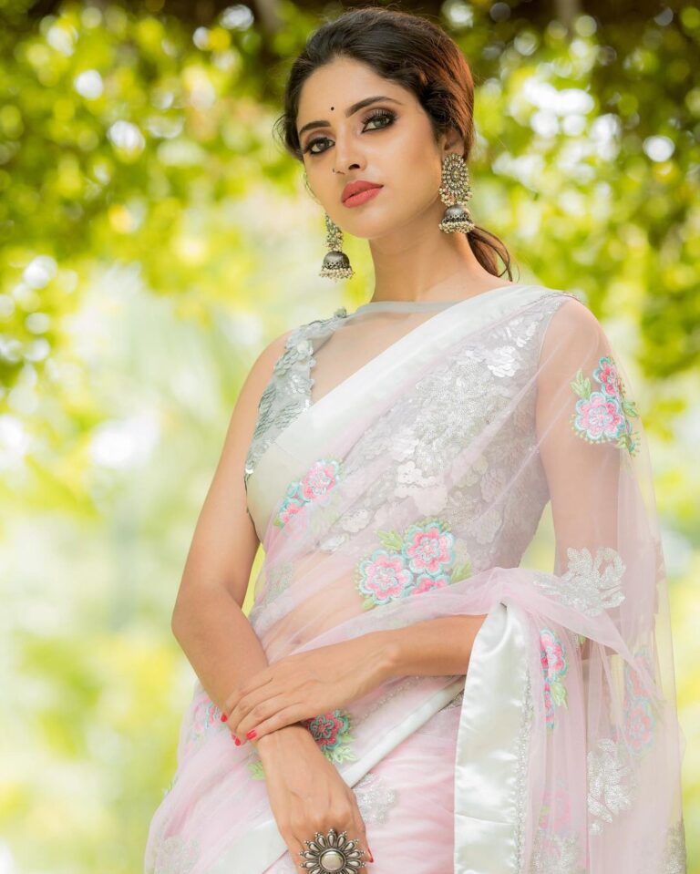 Ayesha Zeenath (Bigg Boss Tamil 6) Biography, Age, Husband, Family ...