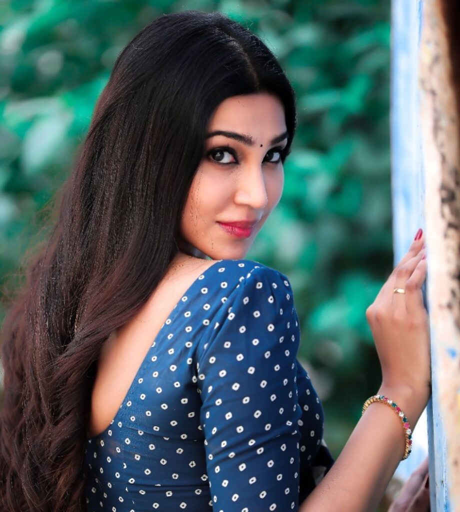 Sheriina (Bigg Boss Tamil 6) Age, Husband, Family, Movies List ...