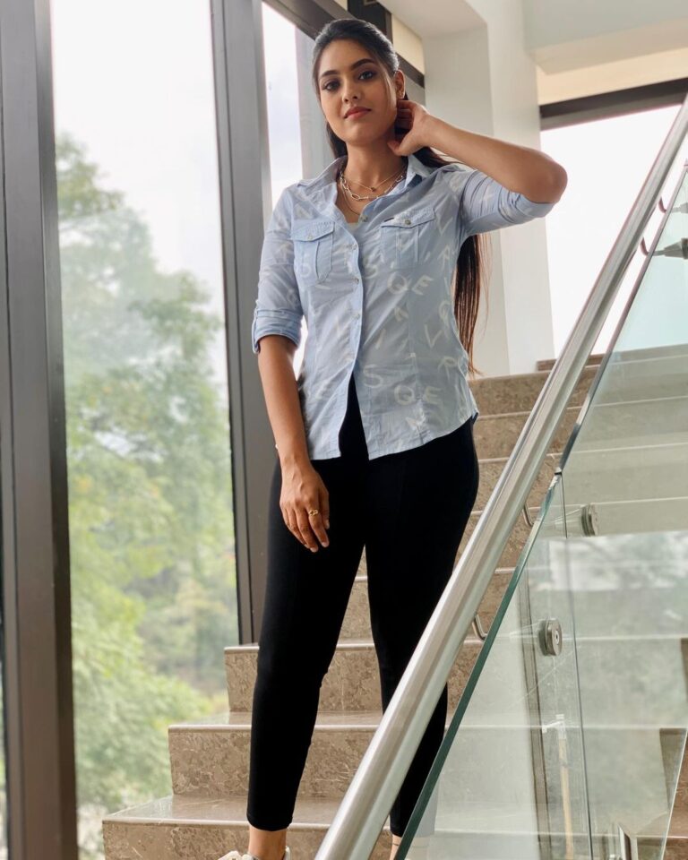 Pavithra Janani Age, Family, Serials List, Images, Biography, Wiki & More