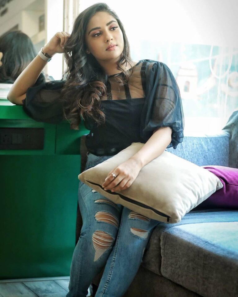 Smruthi Venkat Wiki, Biography, Age, Husband, Family, Movies List, & More