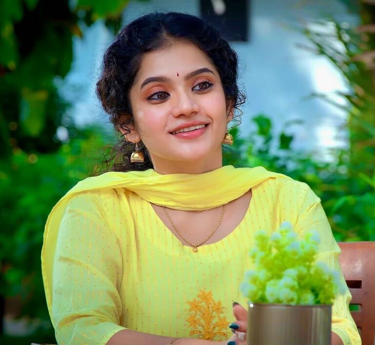 Subiksha Kayarohanam Biography, Wiki, Age, Husband, Family, Serials ...