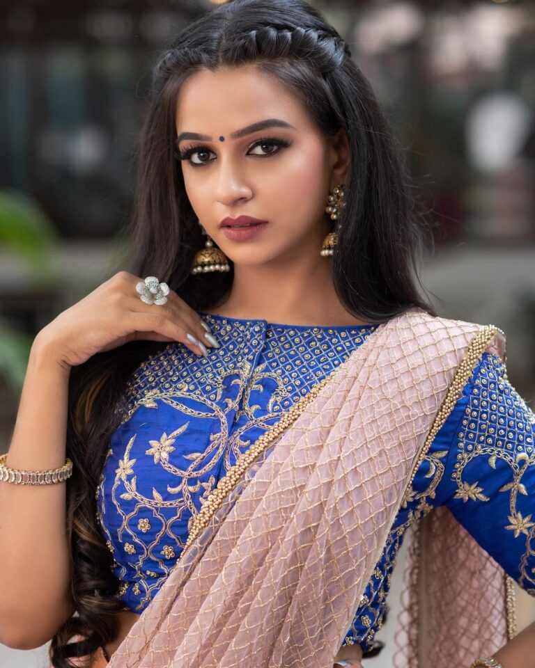 Divya Ganesh Biography, Wiki, Age, Husband, Family, Serials List & More
