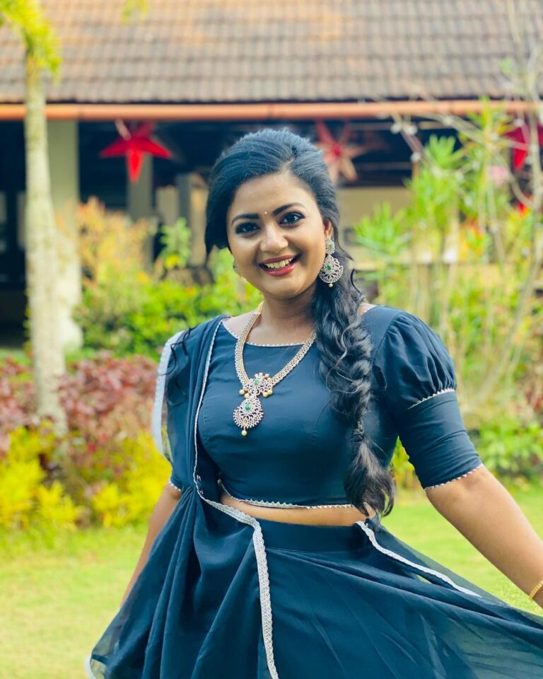 Gomathi Priya Age, Husband, Family, Serials List, Photos, Biography ...