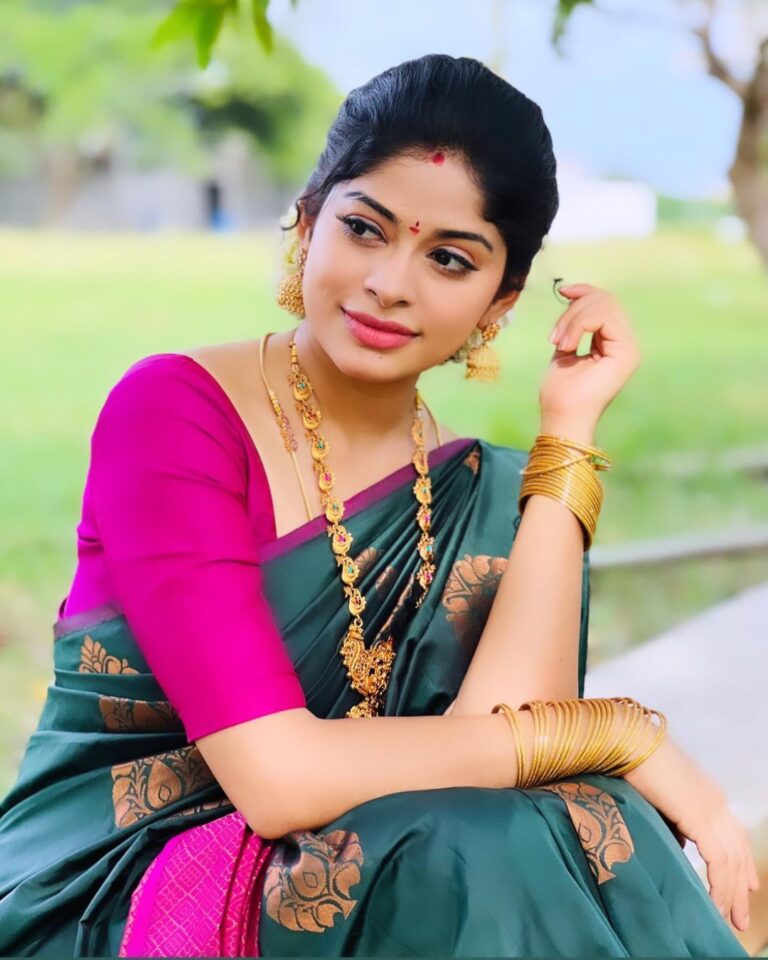 Dharshana Ashokan Biography, Wiki, Age, Husband, Family, Serials List ...