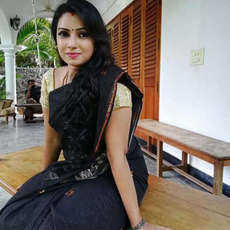 Yalini Rajan Biography Wiki Age Husband Family Serials List More