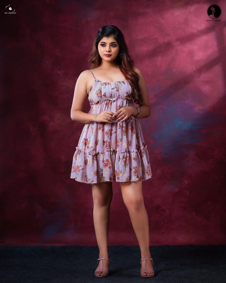 Sandhya Ramachandran Age, Family, Husband, Serials, Biography, Wiki ...