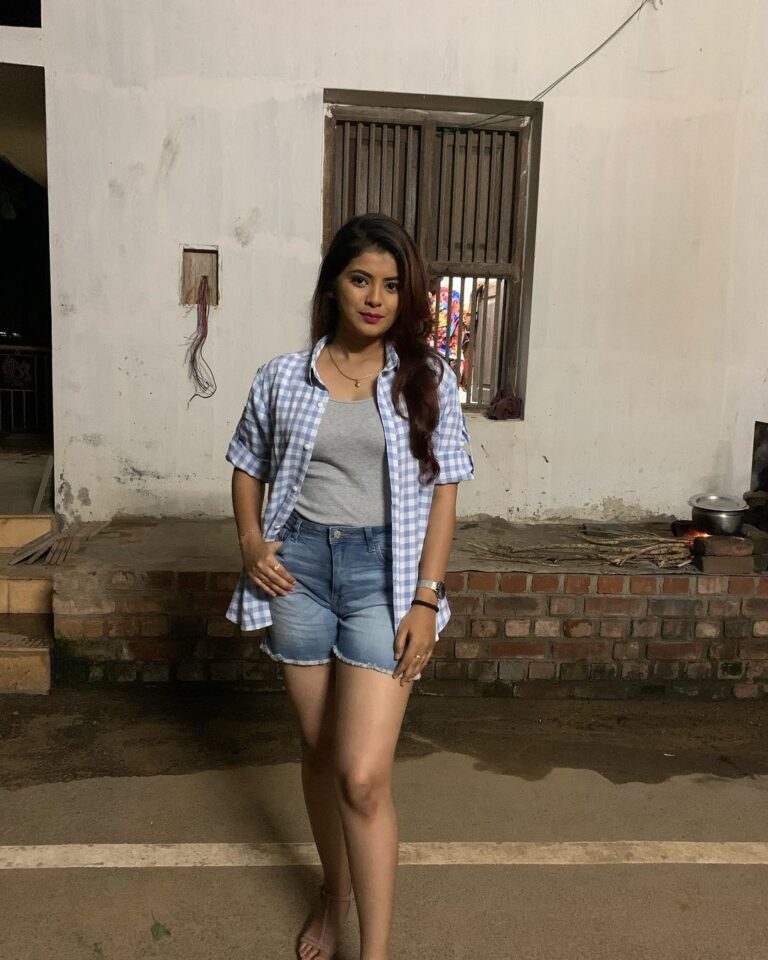 Sandhya Ramachandran Age, Family, Husband, Serials, Biography, Wiki ...