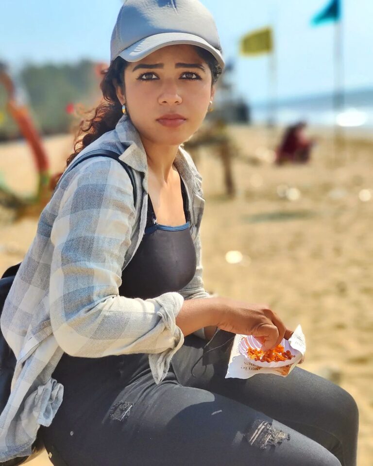 Singer Priya Jerson (Super Singer 9) Age, Husband, Family, Songs ...