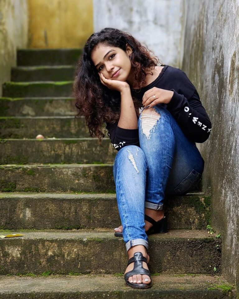 Singer Priya Jerson (Super Singer 9) Age, Husband, Family, Songs ...