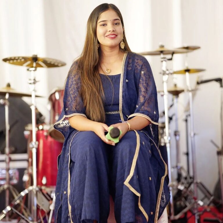 Singer Yuti Harshavardhana Age, Husband, Family, Songs, Biography, Wiki ...