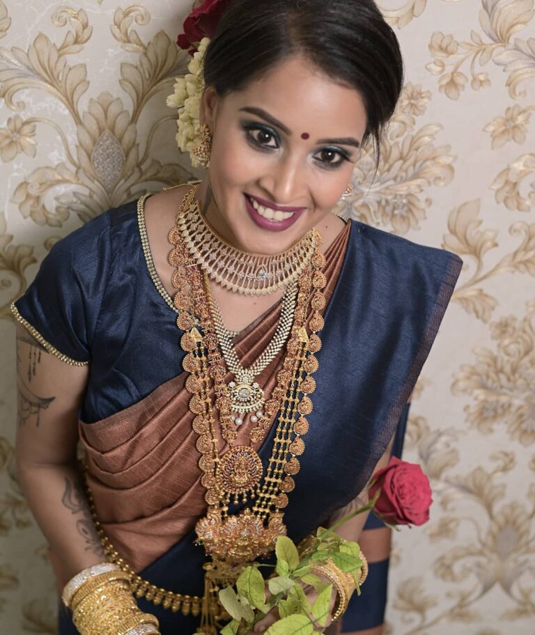 Sreedevi Menon (Bigg Boss Malayalam 5) Biography, Age, Husband, Mother ...
