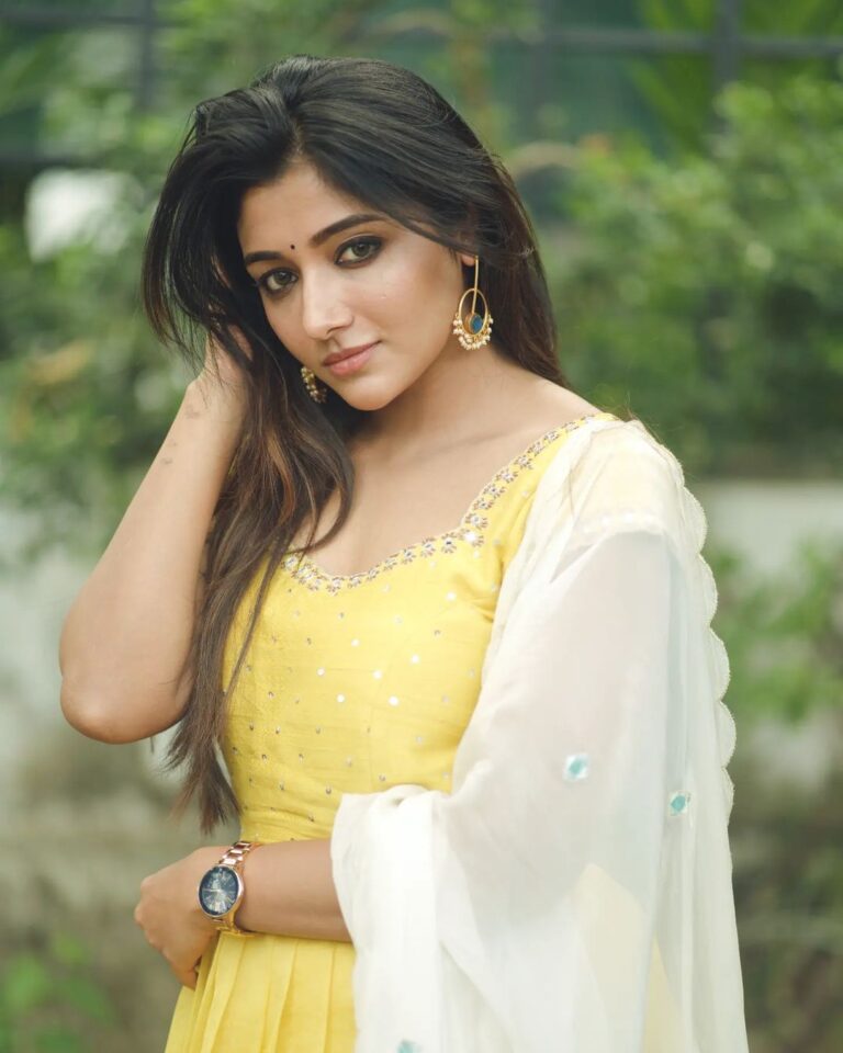 Mirnaa Menon (Adhiti Menon) Biography, Age, Husband, Family, Movies ...