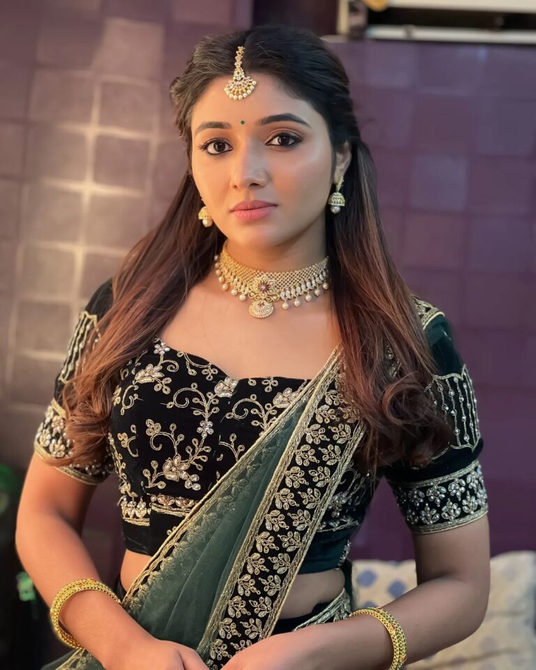 Mirnaa Menon (Adhiti Menon) Biography, Age, Husband, Family, Movies ...